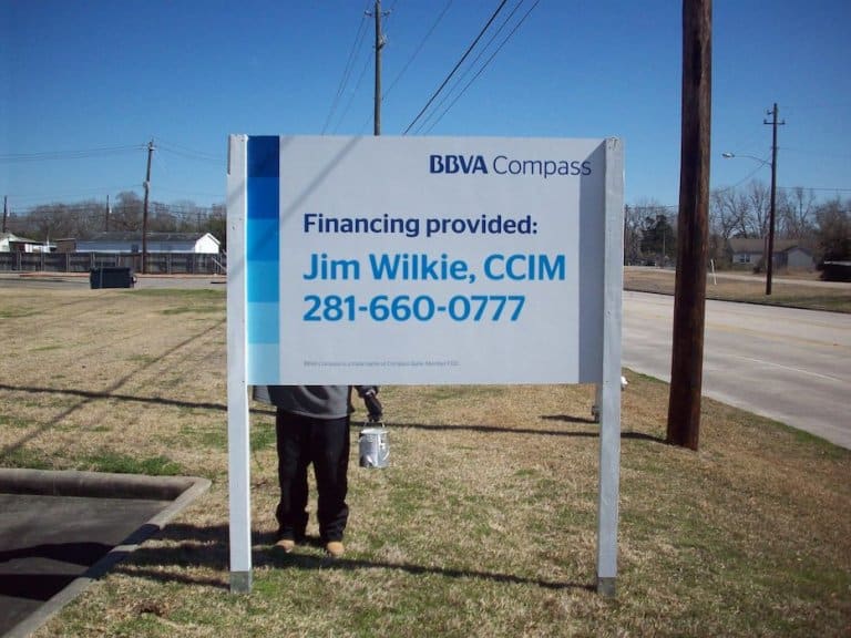 How to Design an Eye-Catching Commercial Real Estate Sign
